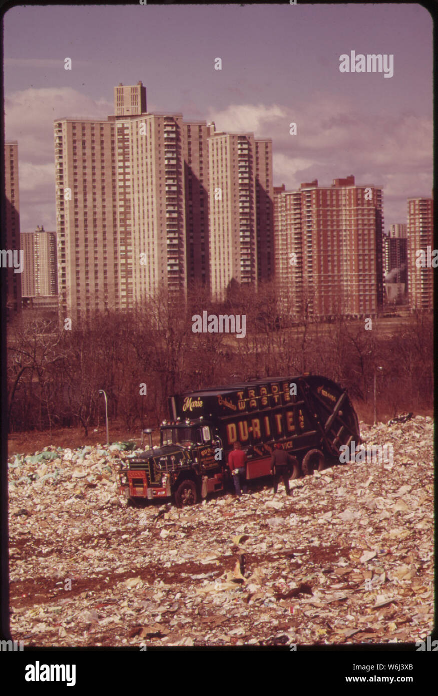 LARGE APARTMENT COMPLEX, CO-OP CITY IN THE BRONX OVERLOOKS MUNICIPAL ...
