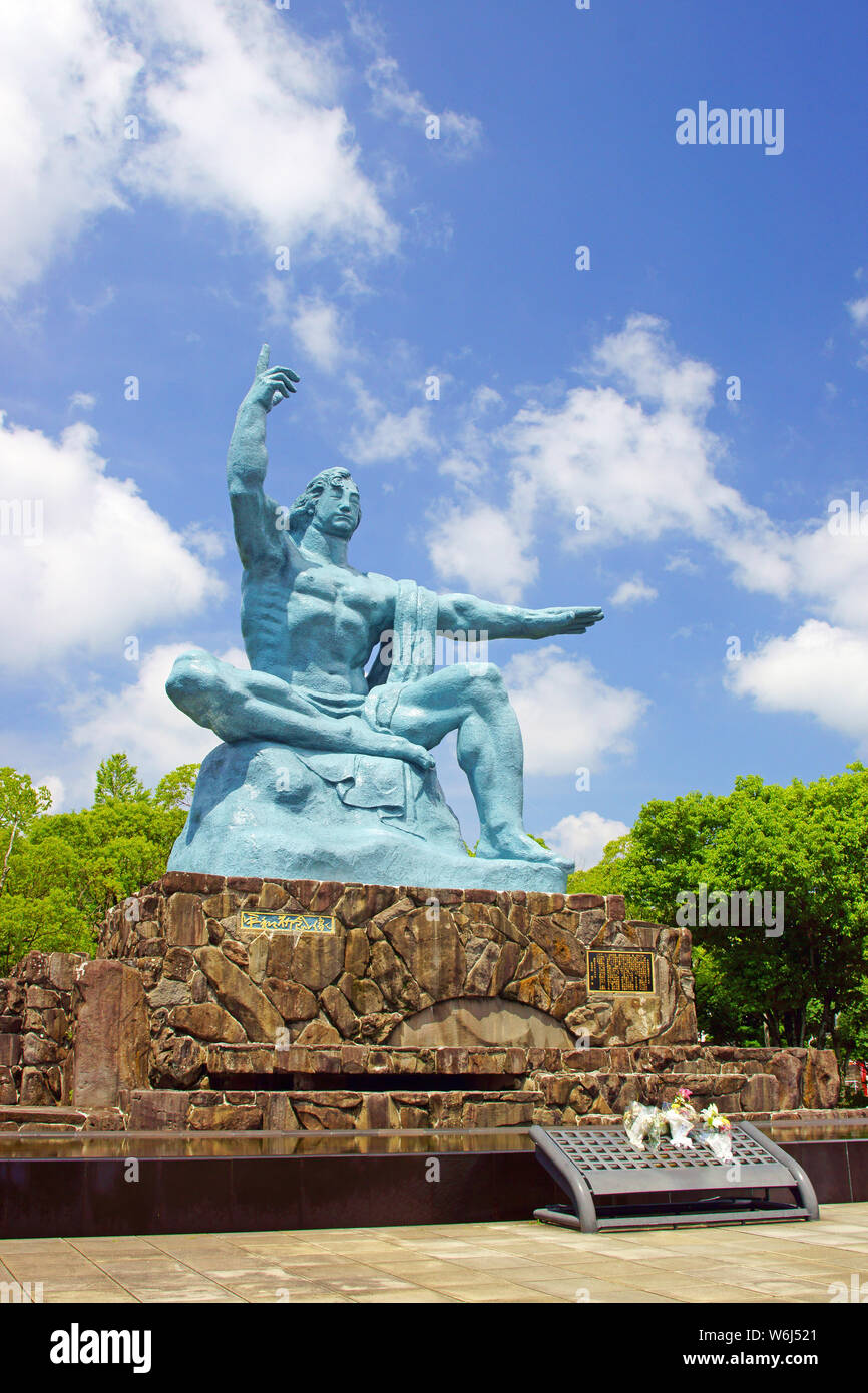 Peace statue in nagasaki peace hi-res stock photography and images - Alamy