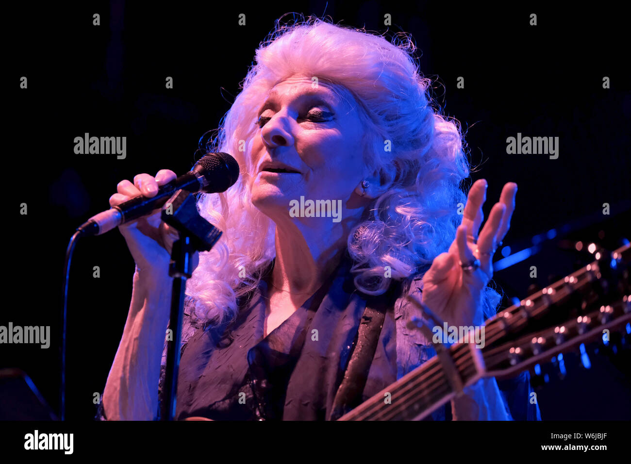Judy collins grammy hi-res stock photography and images - Alamy