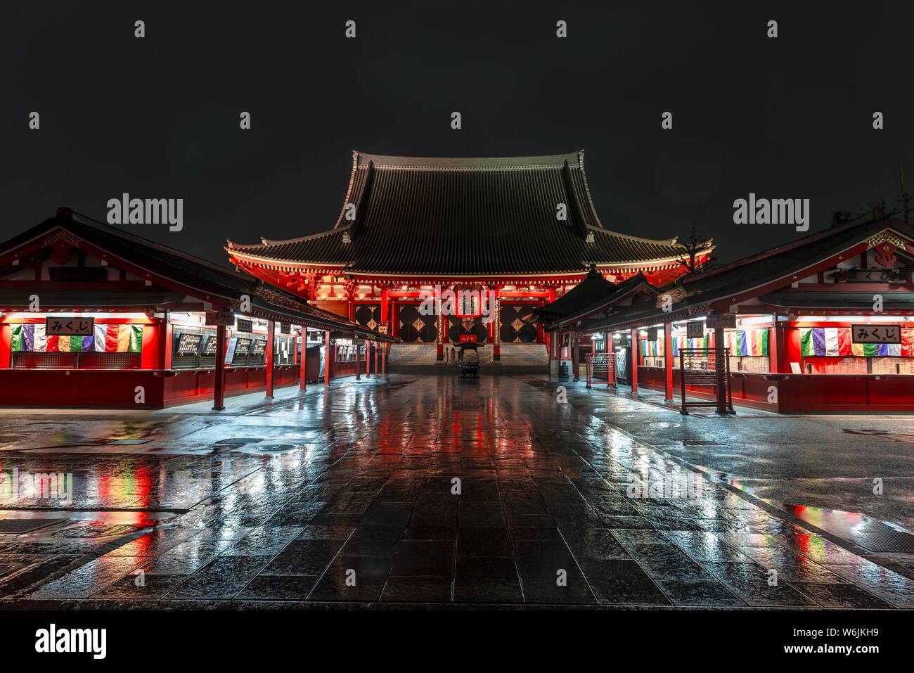 Tokyo night scene hi-res stock photography and images - Alamy