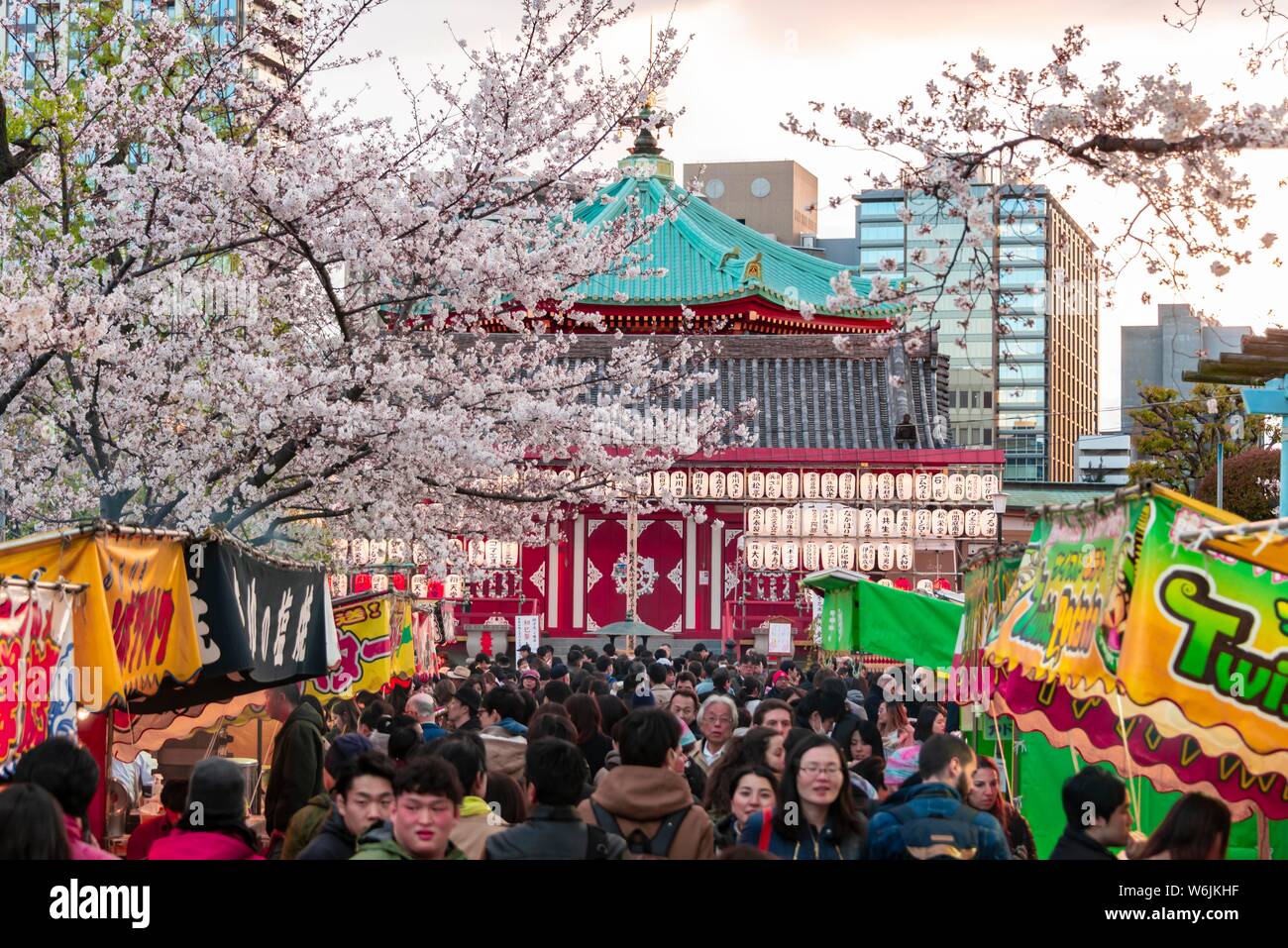 Crowd at Shinobazunoike Bentendo Temple at Hanami Fest, Ueno Park ...