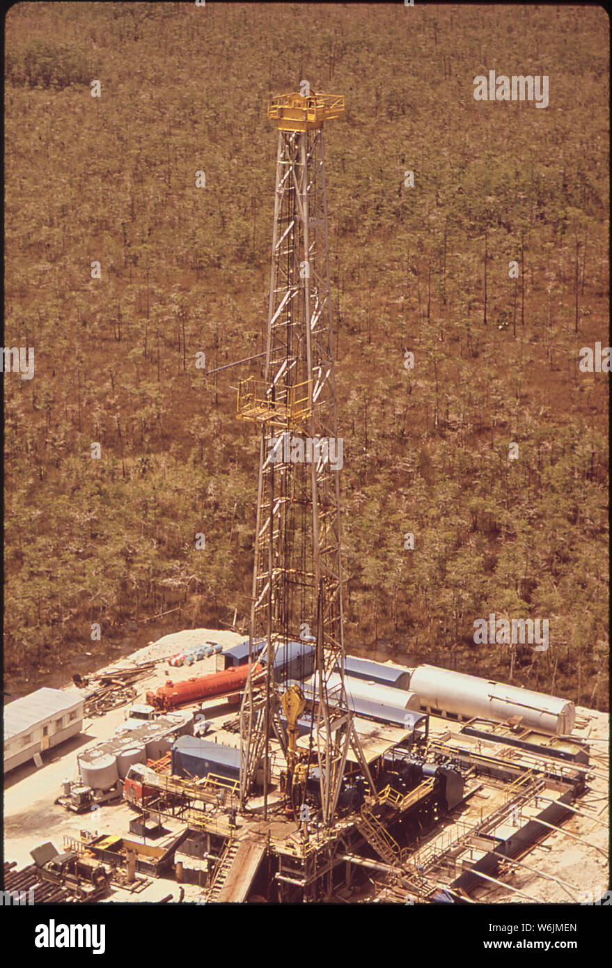 NEW OIL RIG, NORTH OF GUM SLOUGH, IN BIG CYPRESS SWAMP Stock Photo - Alamy