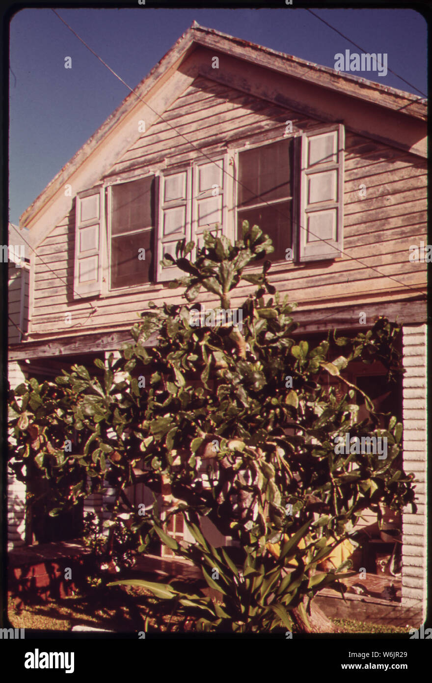 ONE OF THE OLD BAHAMA STYLE HOUSES OF KEY WEST Stock Photo - Alamy