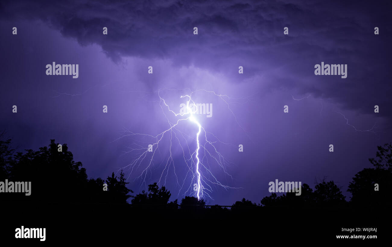 Positive Lightning Vs Negative Lightning