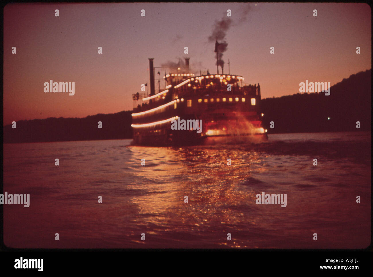 Paddlewheel steamboat on ohio hi-res stock photography and images - Alamy