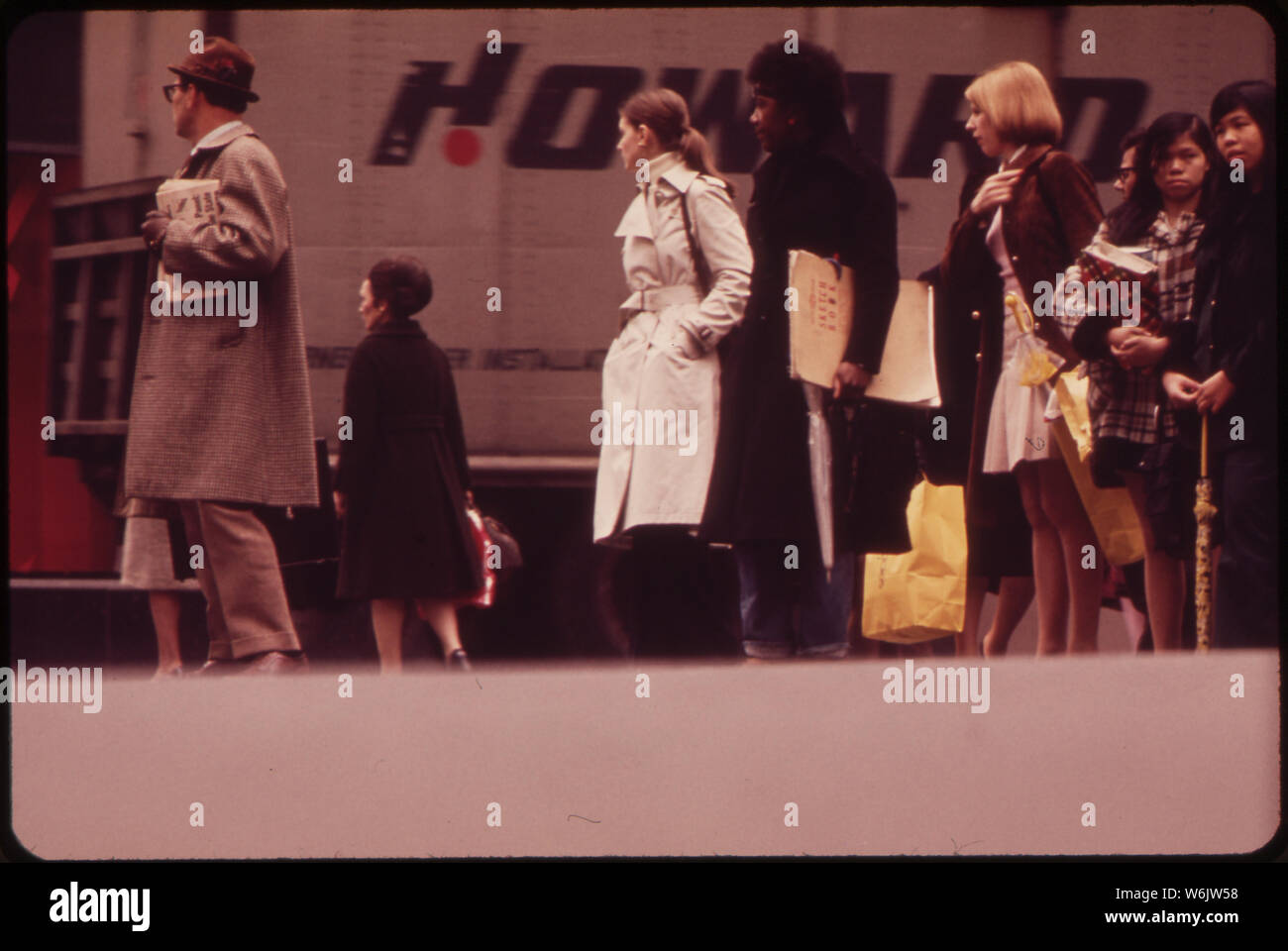 PEDESTRIANS WAIT AT CURB ON SEVENTH AVENUE Stock Photo - Alamy