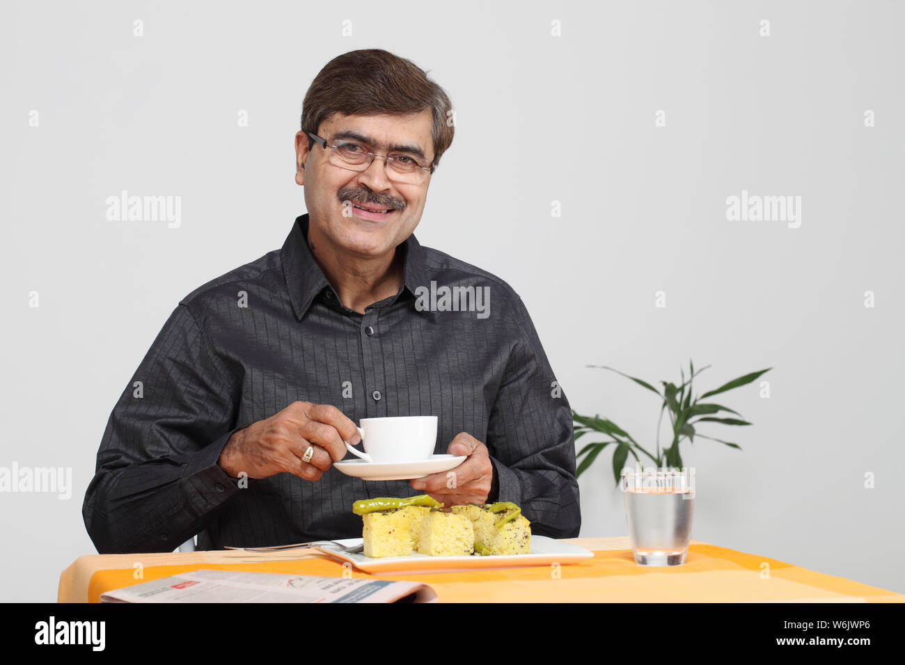 Man having a cup of tea Stock Photo - Alamy