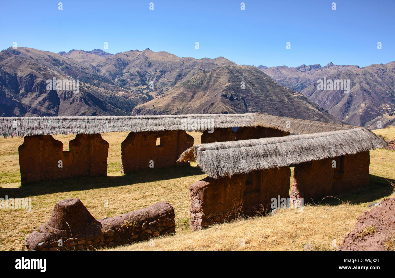 The remote Inca ruins of Huchuy Qosqo ("Little Cuzco"), Sacred Valley ...