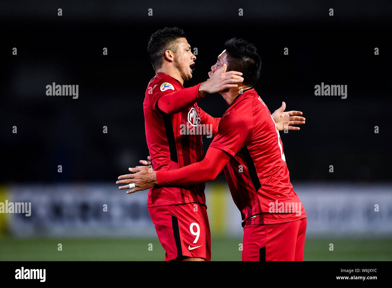 Brazilian football player Elkeson, left, of China's Shanghai SIPG FC ...