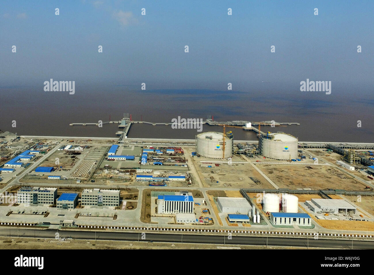 Lng terminal construction hi-res stock photography and images - Alamy