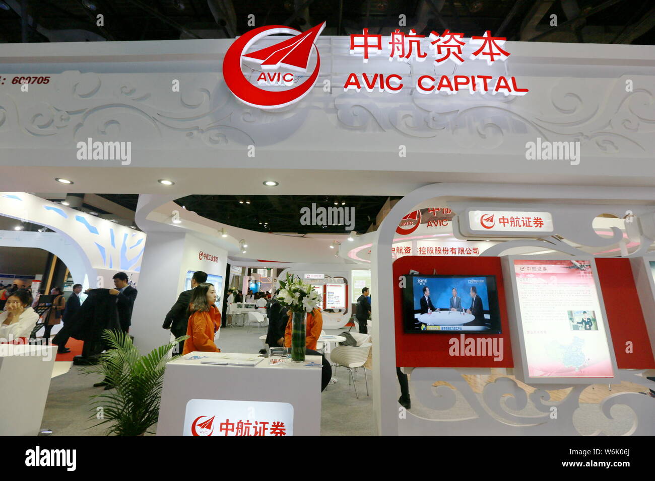 --FILE--People visit the stand of AVIC Capital of AVIC (Aviation ...