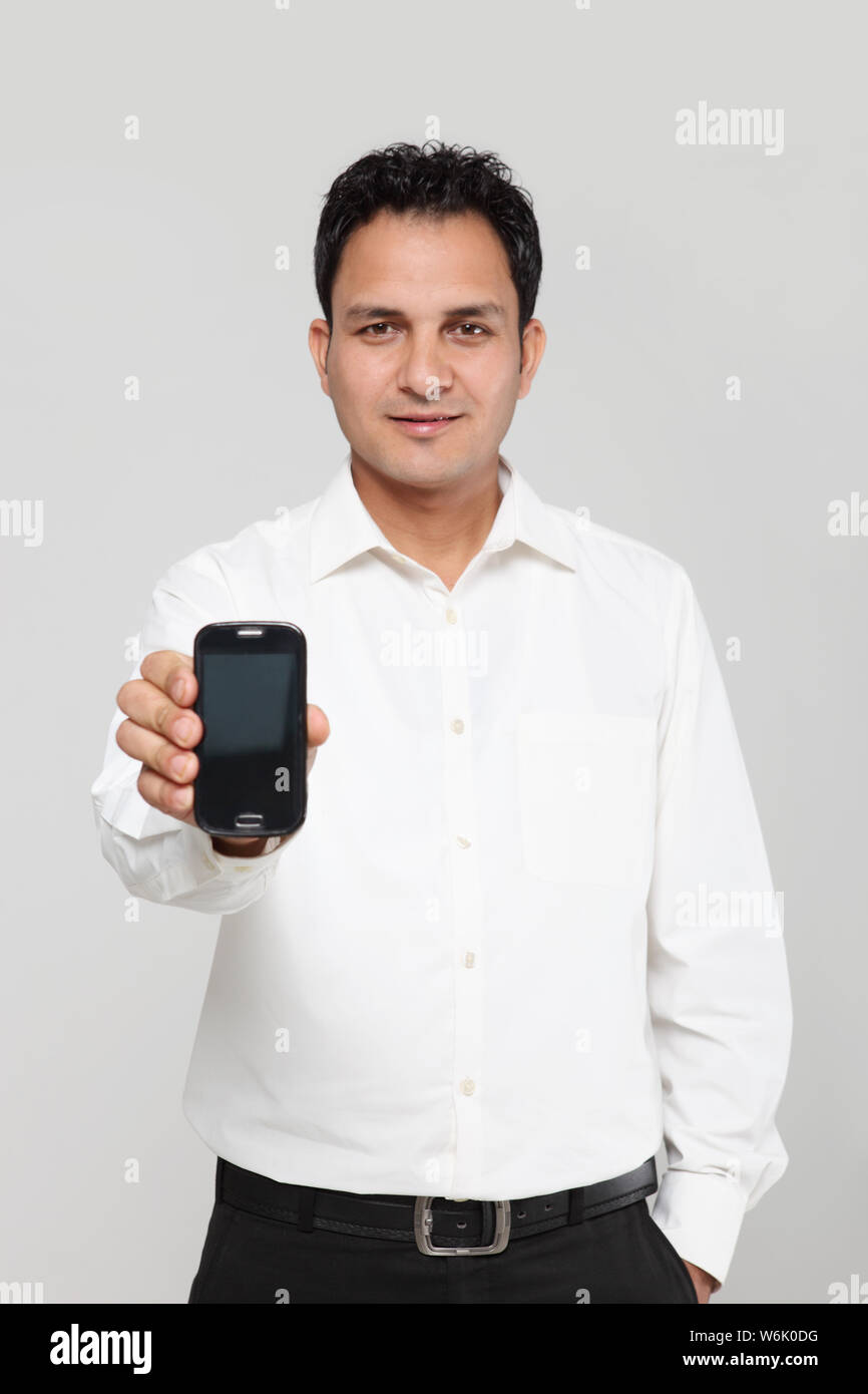 Salesman showing a smart phone Stock Photo - Alamy