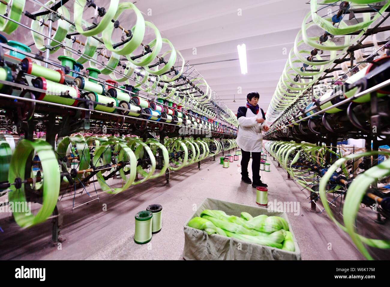 Chinese silk production hi-res stock photography and images - Alamy