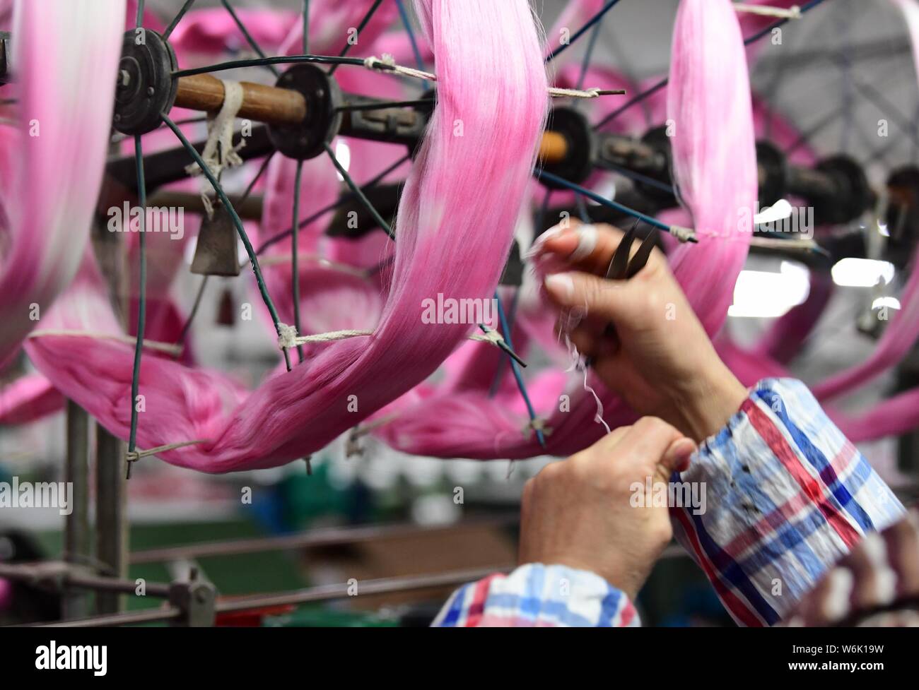 Chinese silk production hi-res stock photography and images - Alamy