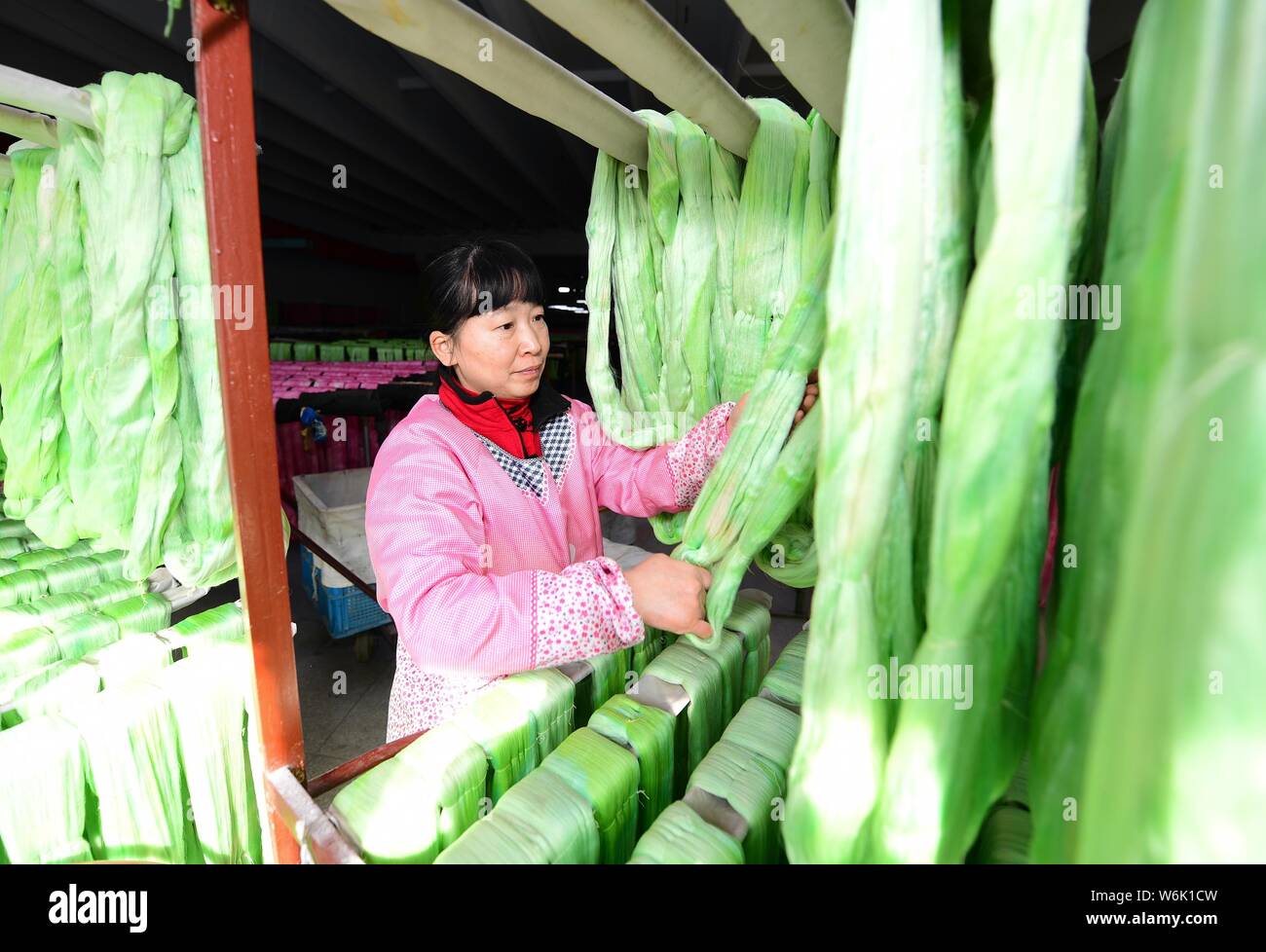 Female chinese worker hi-res stock photography and images - Alamy