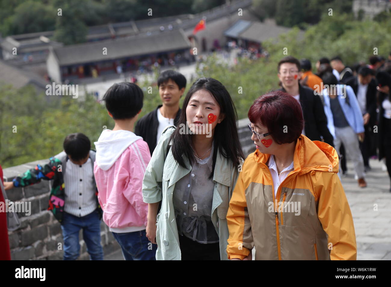 --FILE--Tourists crowd the Badaling Great Wall during the National Day ...