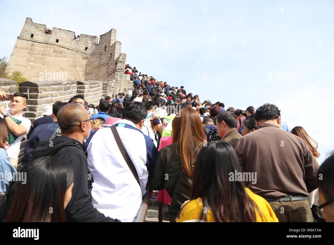 --FILE--Tourists crowd the Badaling Great Wall during the National Day ...