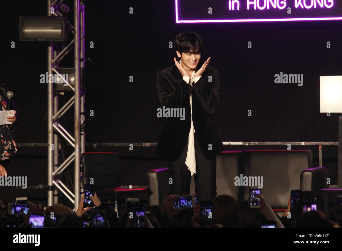 Park hyung sik hi-res stock photography and images - Alamy