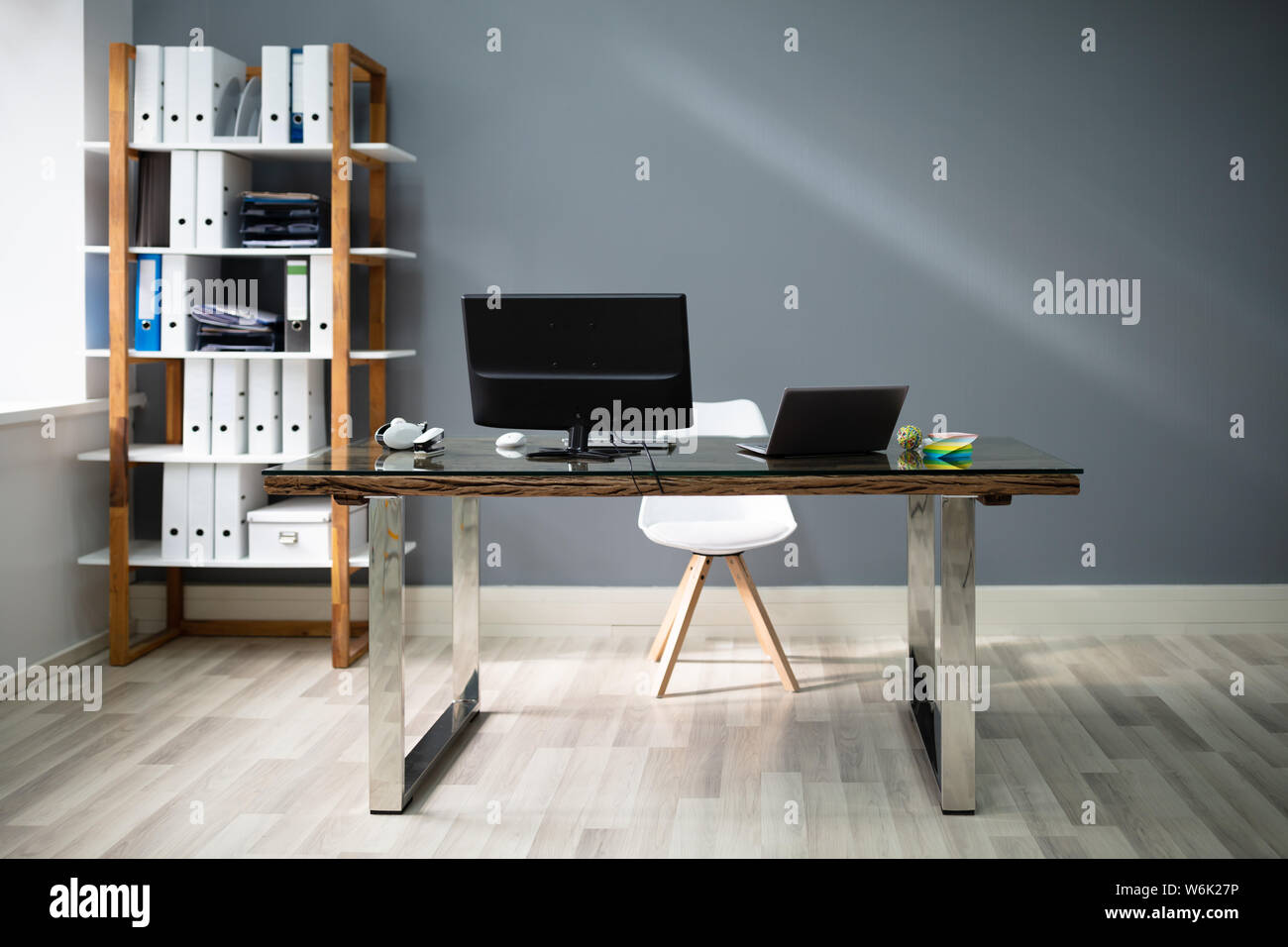 Computer monitor on desk in hi-res stock photography and images - Alamy