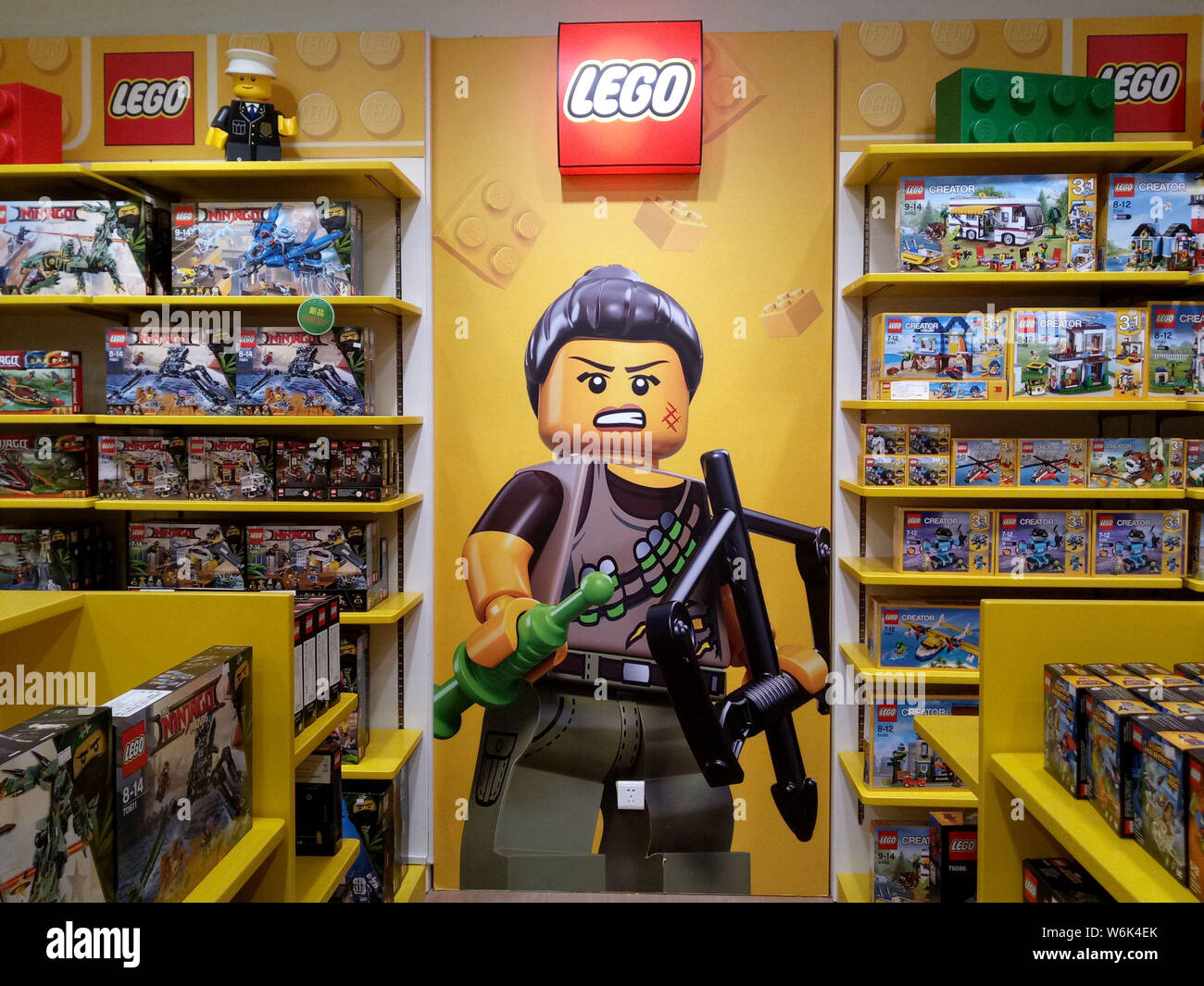Toy_maker hi-res stock photography and images - Alamy