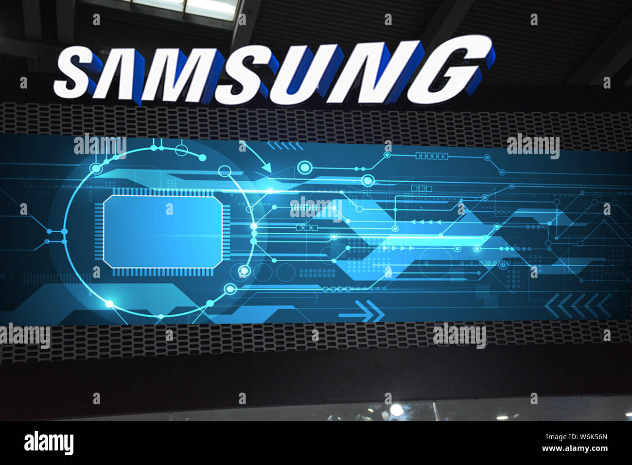 Samsung china logo hi-res stock photography and images - Alamy