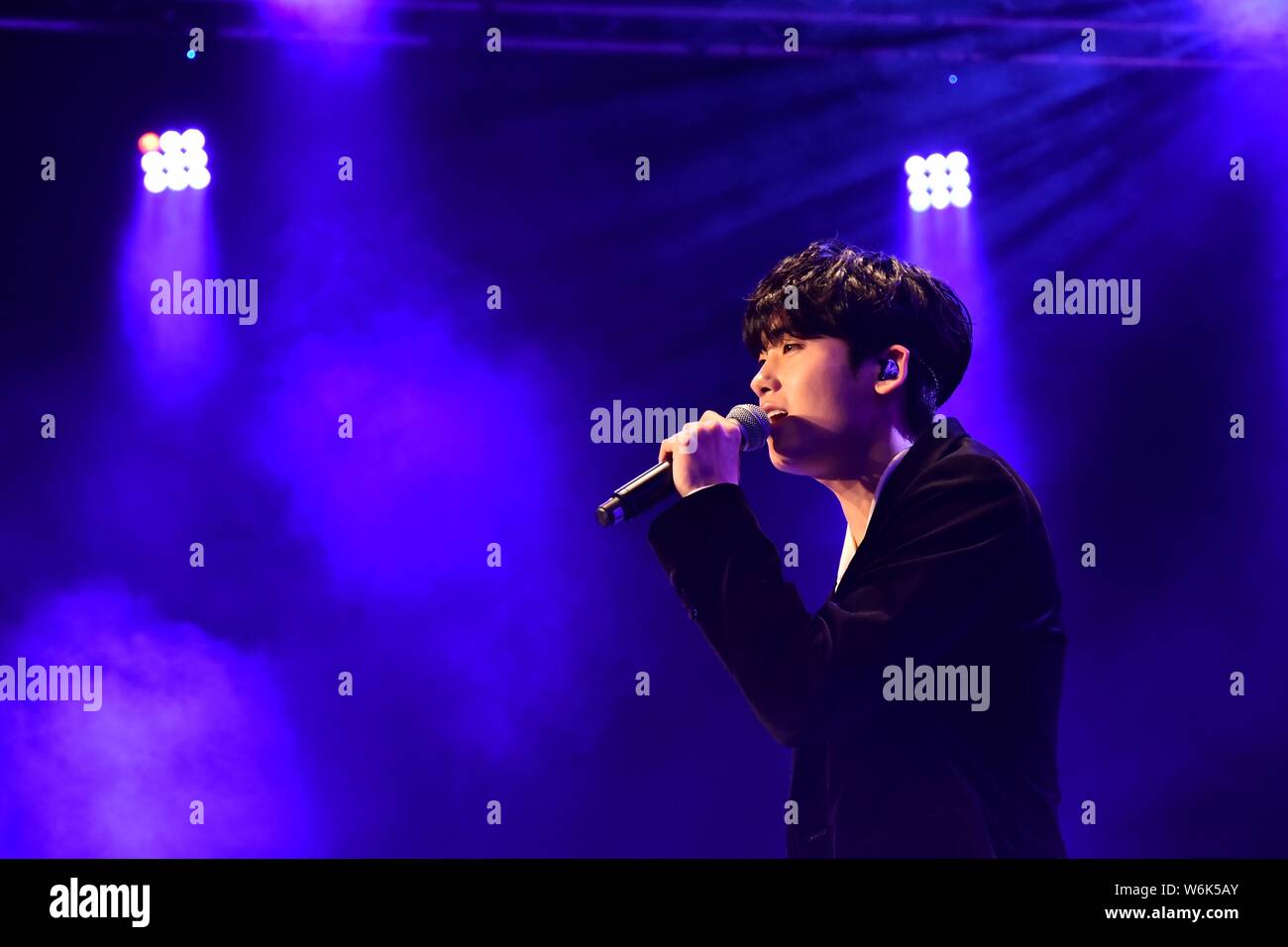Park hyung sik hi-res stock photography and images - Alamy