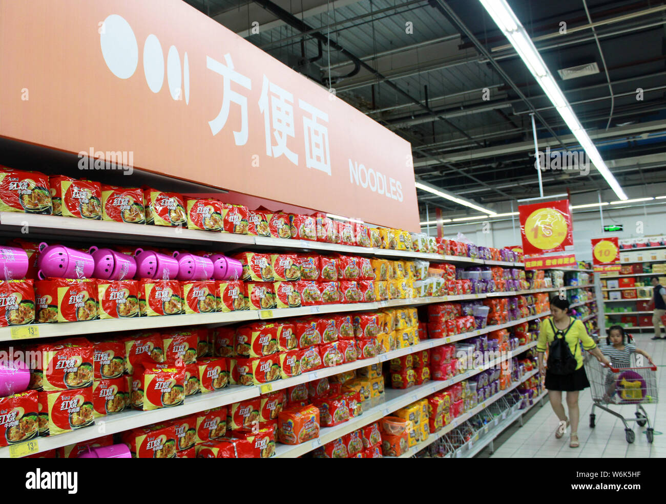 China instant noodles supermarket hi-res stock photography and images ...