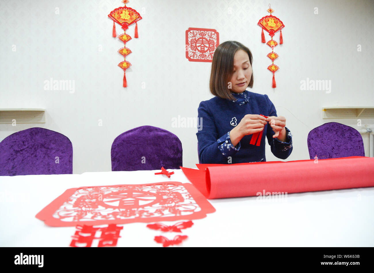 36-year-old Chinese craftsman Liang Ying, an inheritor of paper ...
