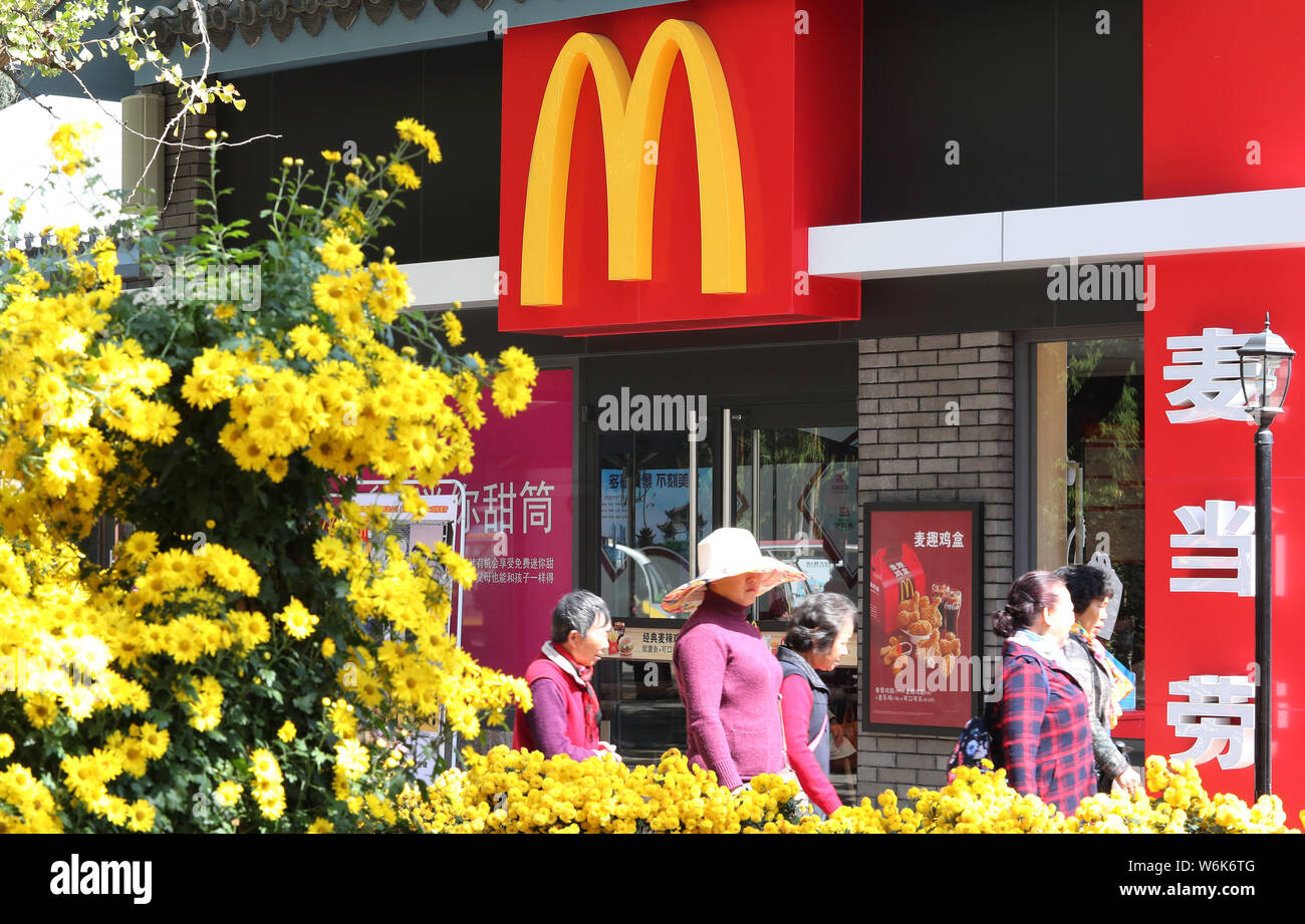 --FILE--Pedestrians walk past a fastfood restaurant McDonald's in ...