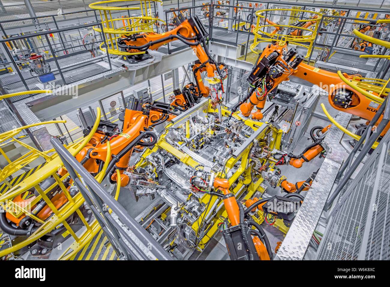 Bmw assembly line hi-res stock photography and images - Alamy