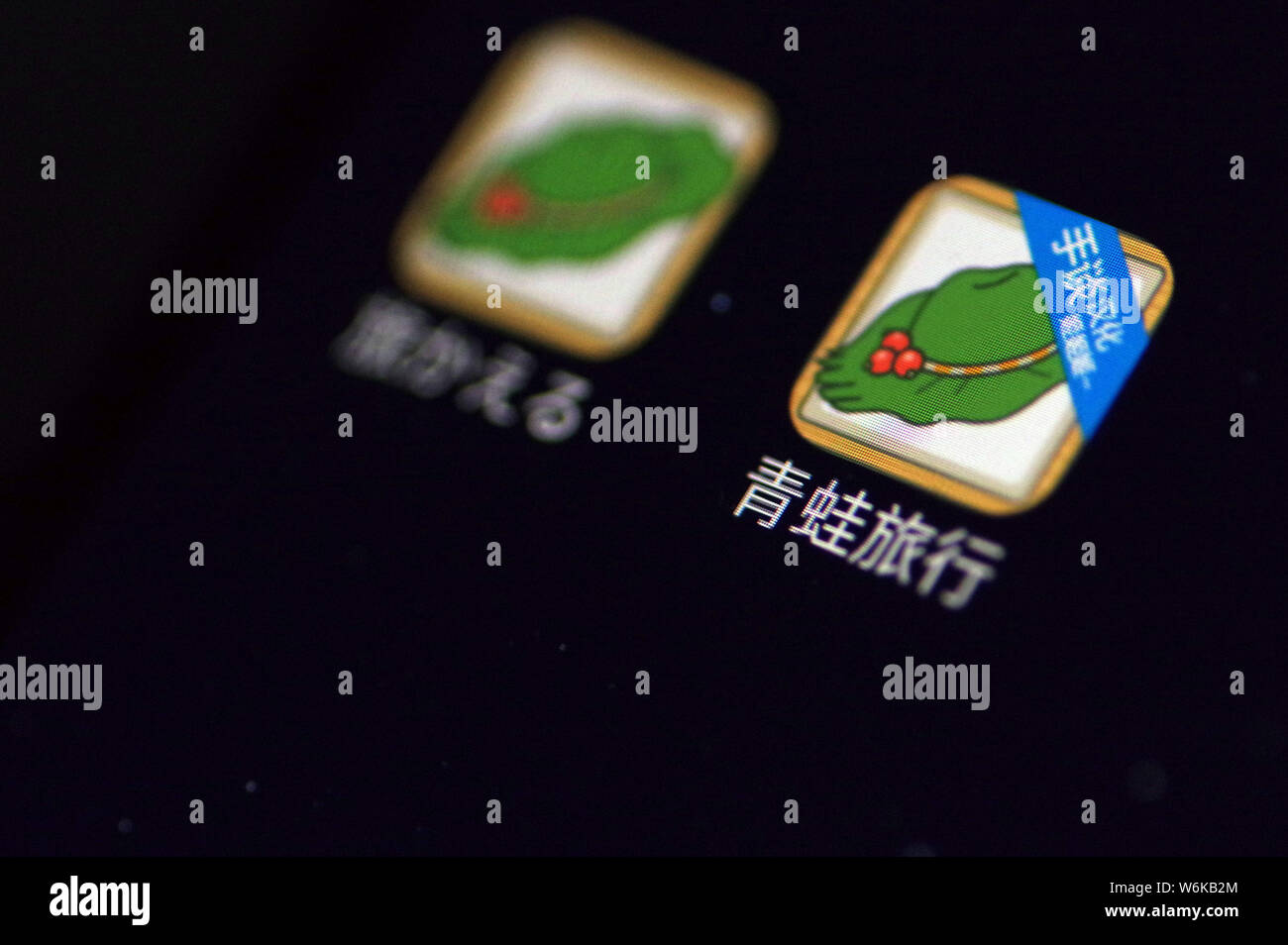 A Chinese player shows icons of the Japanese and Chinese versions of ...