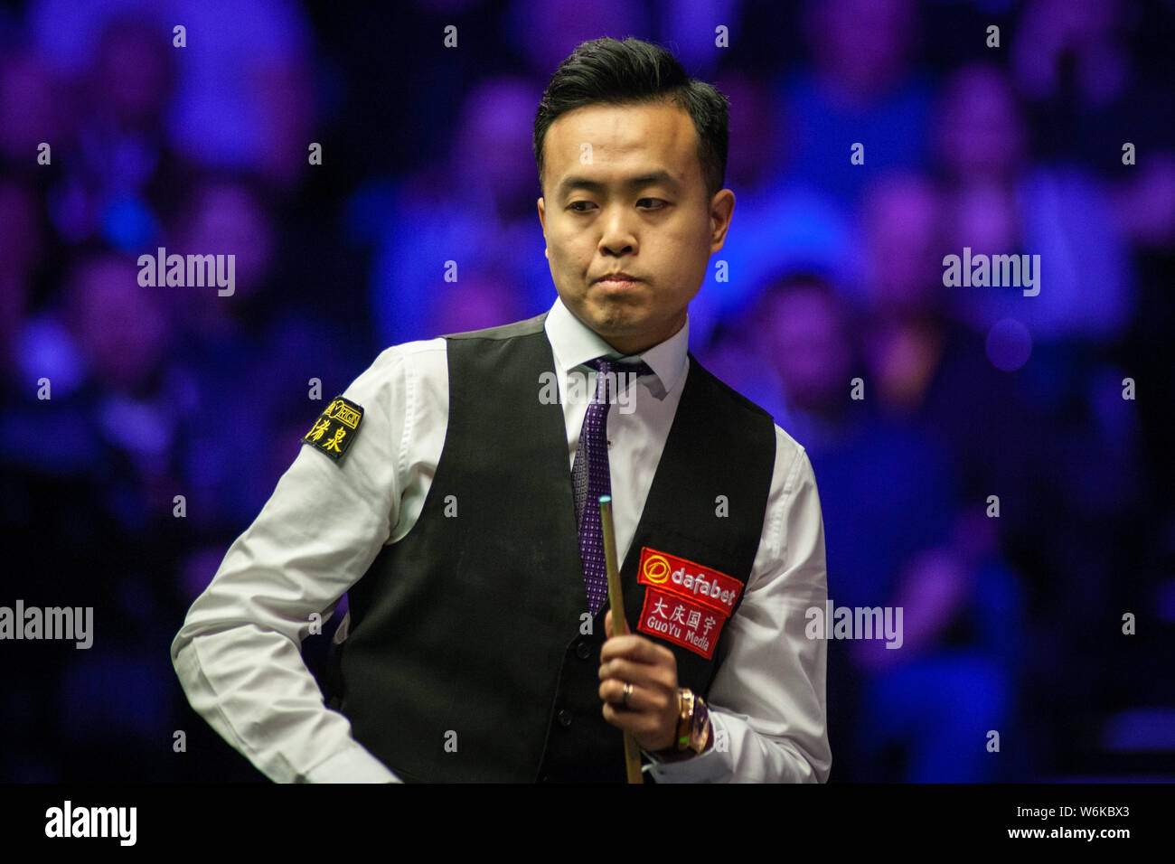 Marco Fu of Hong Kong considers a shot to Ronnie O'Sullivan of England ...