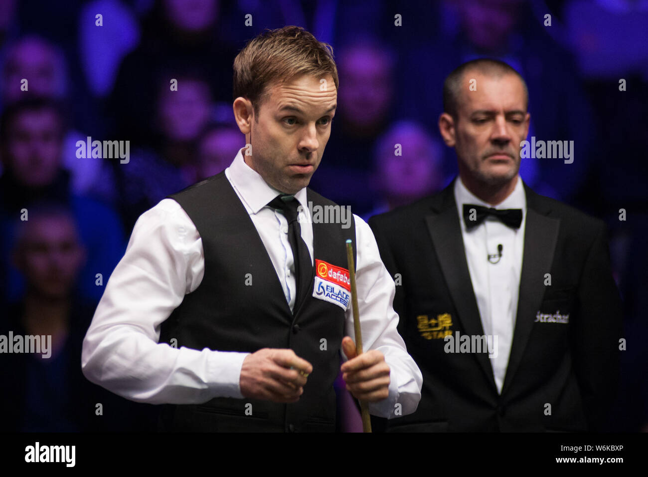 Ali Carter of England considers a shot to Shaun Murphy of England in ...