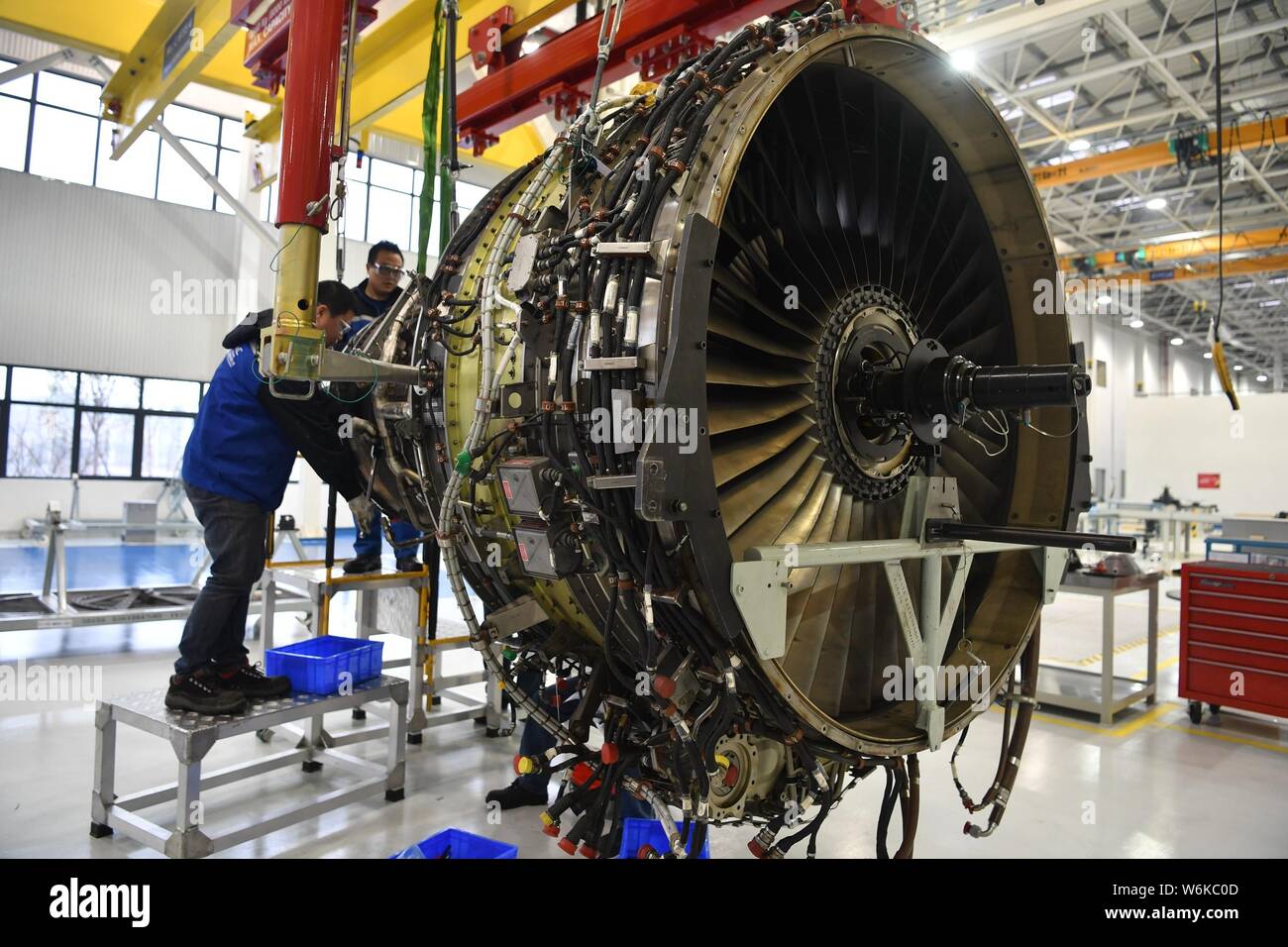Maintenance worker aircraft hi-res stock photography and images - Alamy
