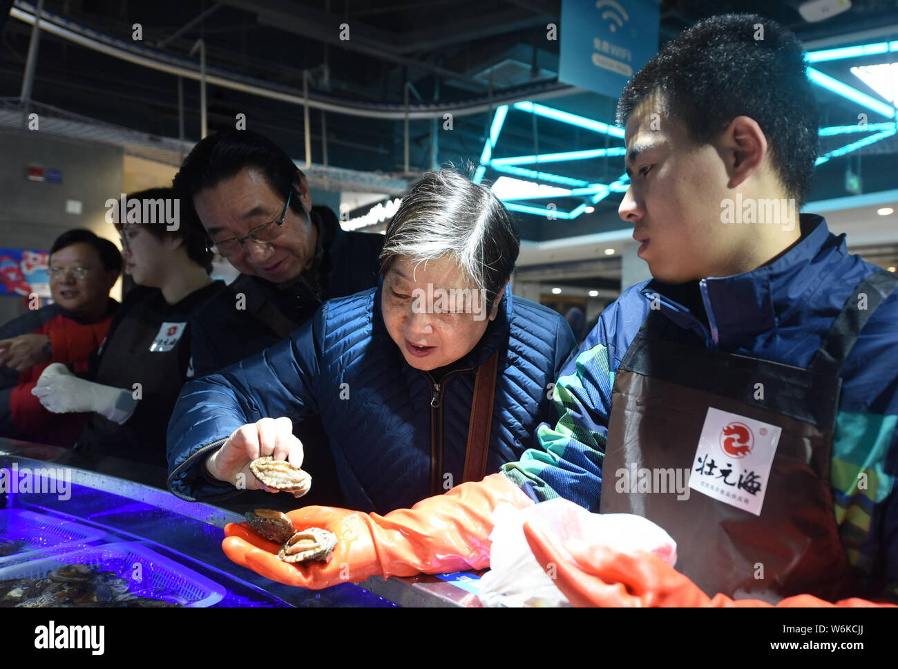 Chinese customers shop for seafood at the new flagship store of O2O ...