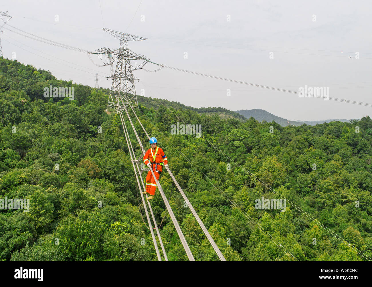 19 wires hi-res stock photography and images - Alamy