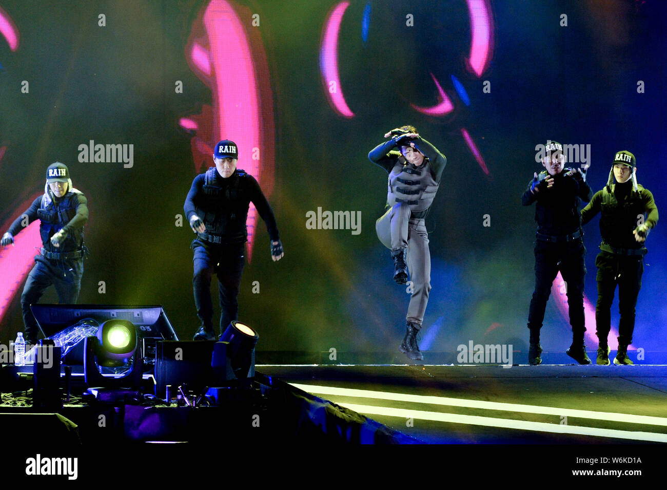 **TAIWAN OUT**South Korean singer-songwriter and actor Jung Ji-hoon ...