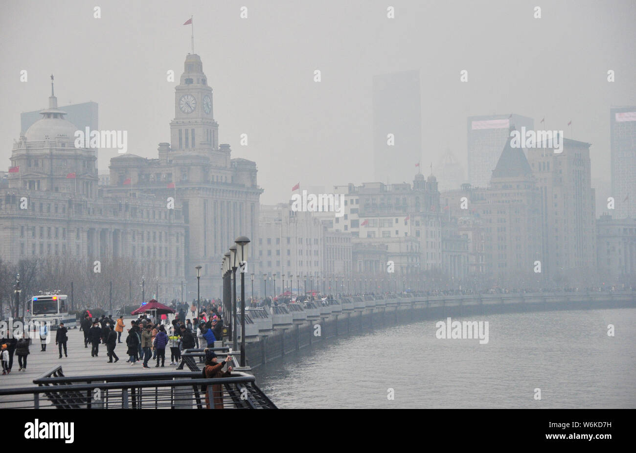 Shanghai air pollution hi-res stock photography and images - Alamy
