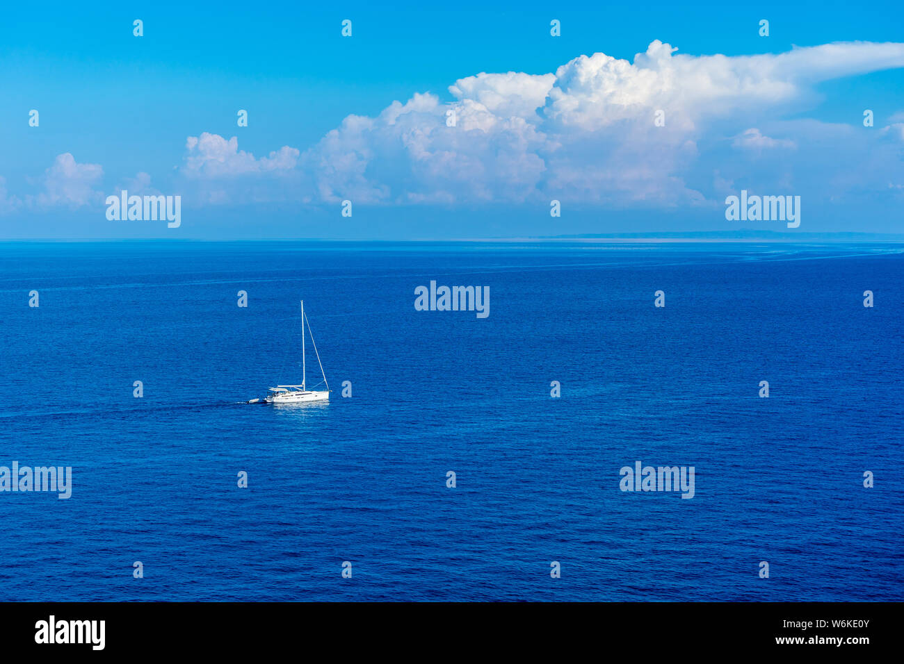 Single sail hi-res stock photography and images - Alamy