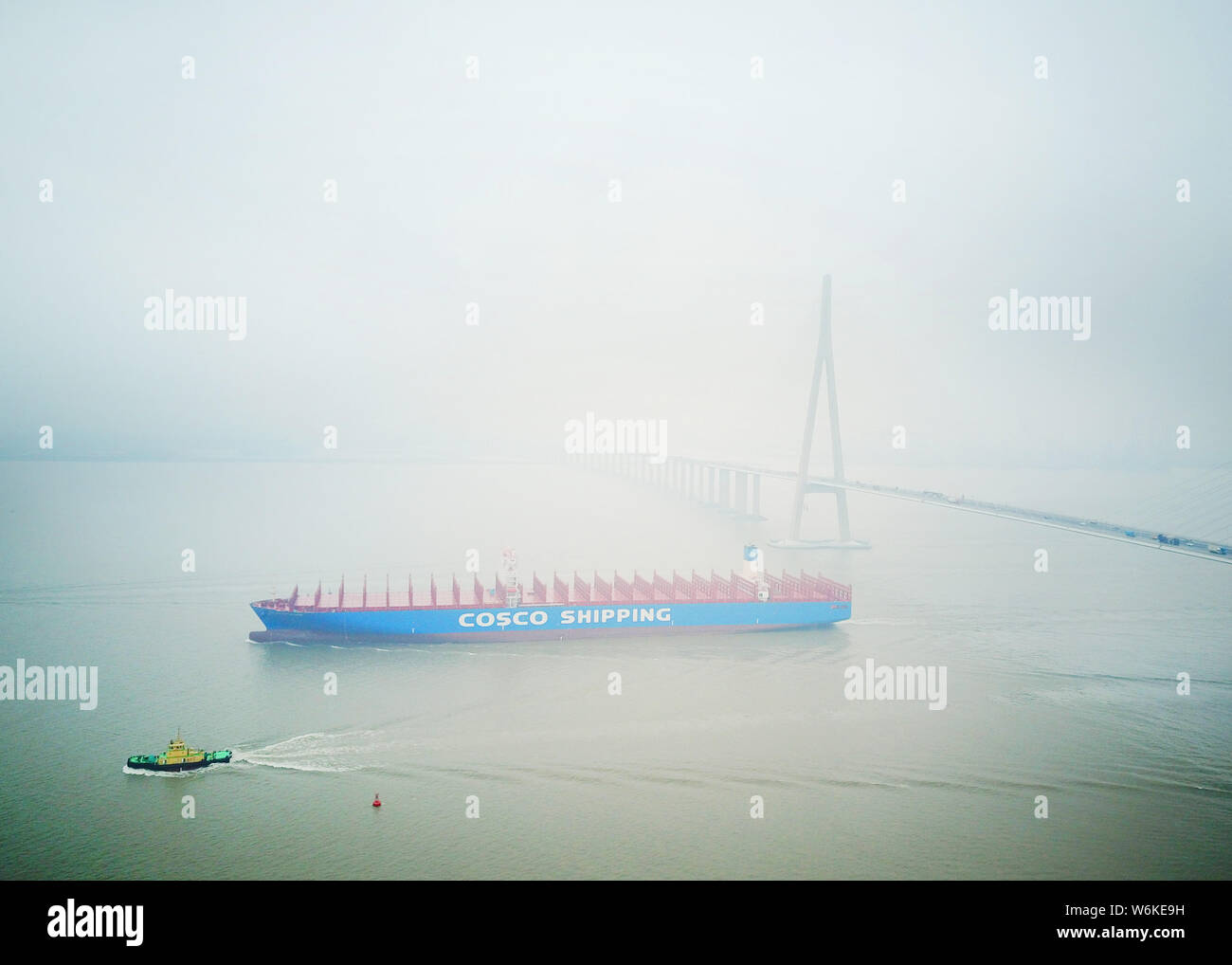 Cosco shipping aries hi-res stock photography and images - Alamy