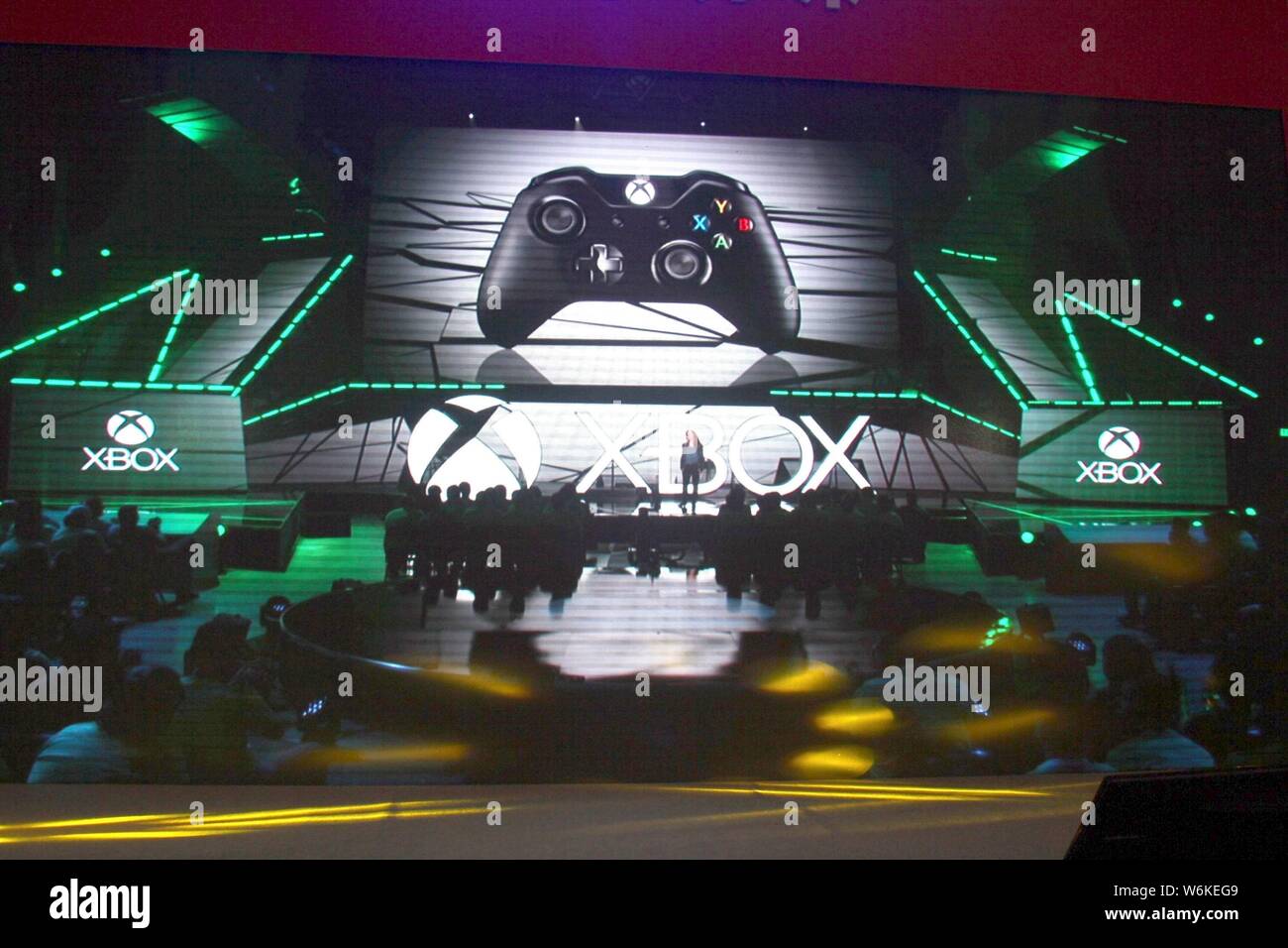 Xbox one stand hi-res stock photography and images - Alamy
