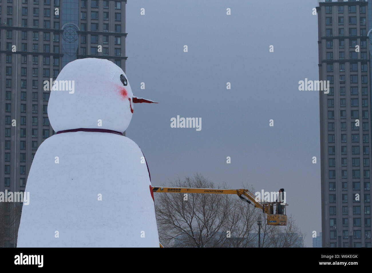 World's tallest snowman hi-res stock photography and images - Alamy