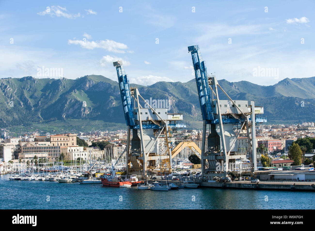 Harbor palermo crane sicily hi-res stock photography and images - Alamy