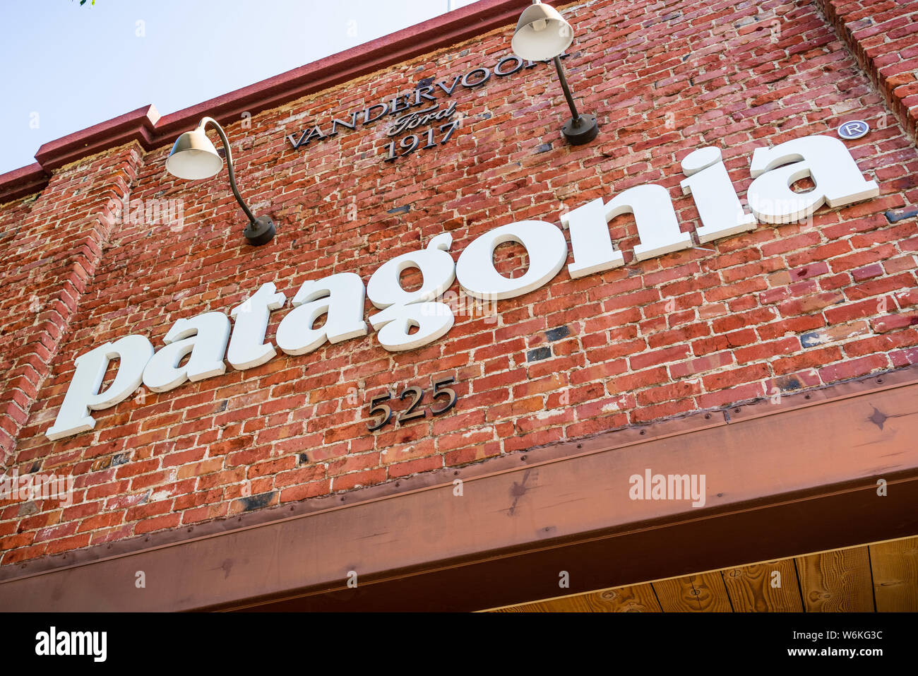 Patagonia clothing hi-res stock photography and images - Alamy