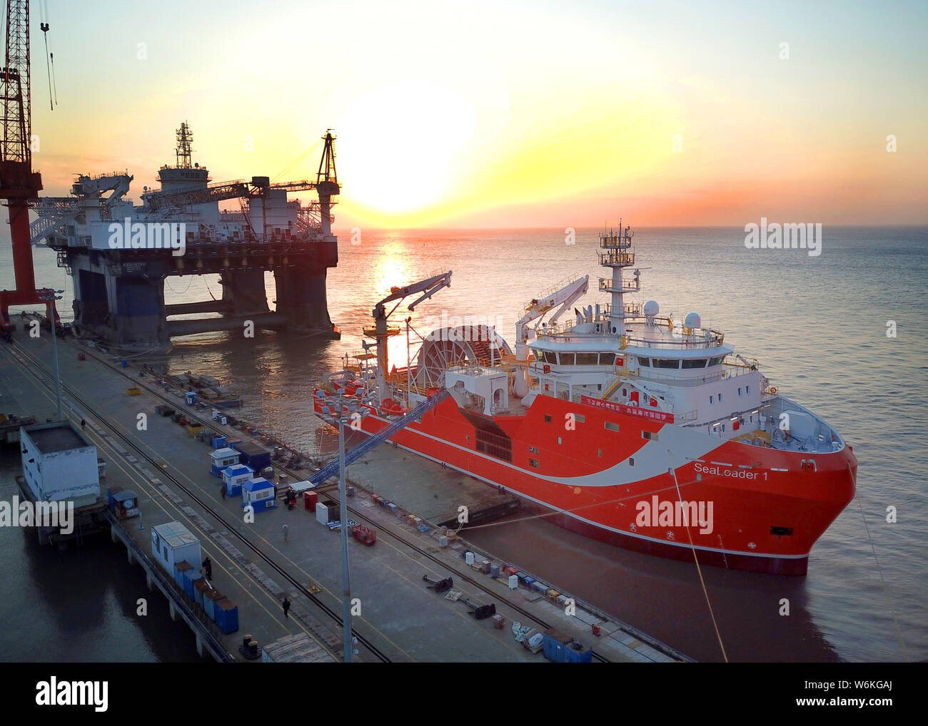 Cosco nantong hi-res stock photography and images - Alamy