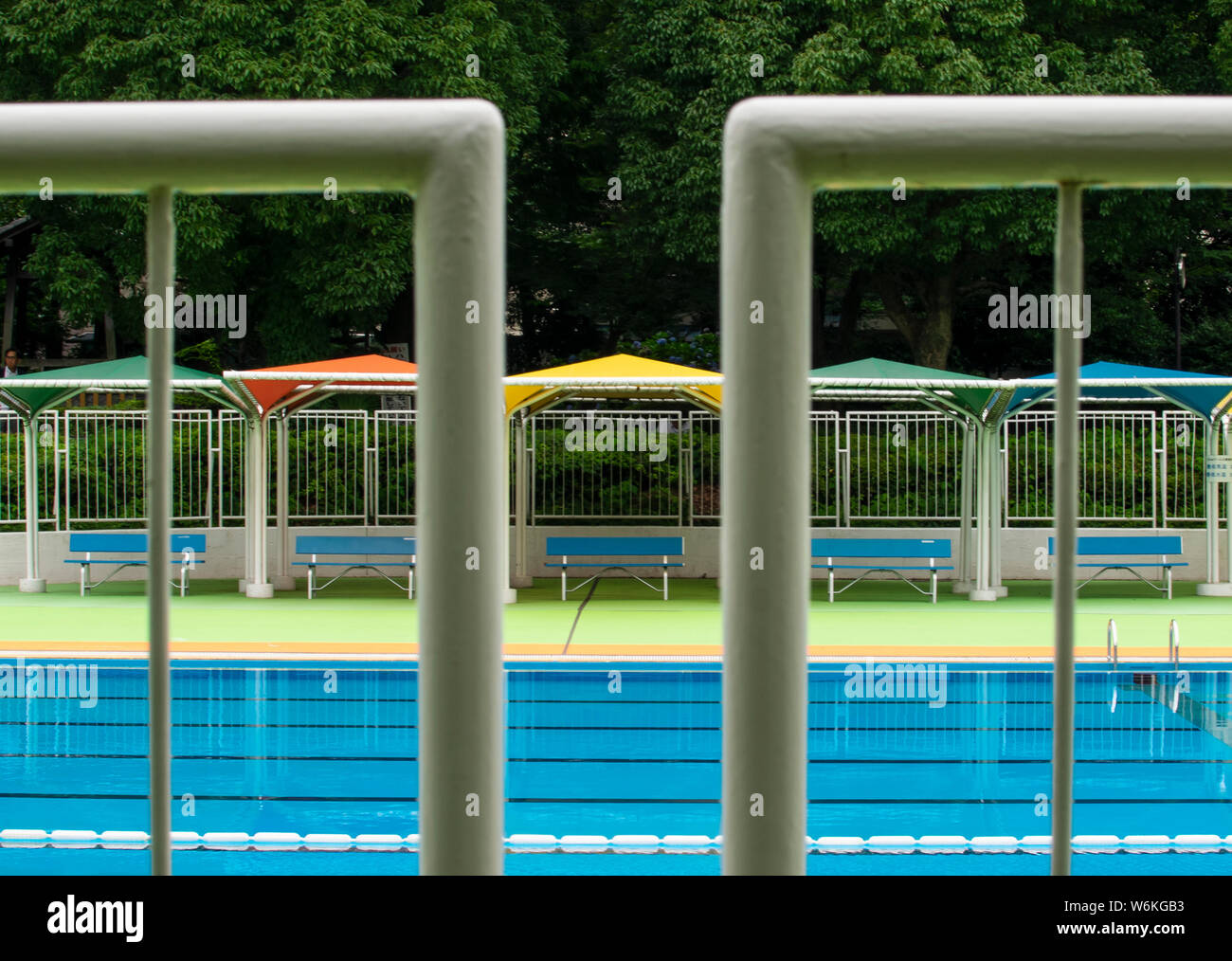 Empty Swimming pool Stock Photo - Alamy