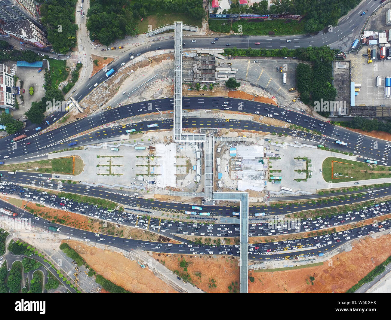 --FILE--Aerial view of masses of vehicles queuing up to pass the Meilin ...