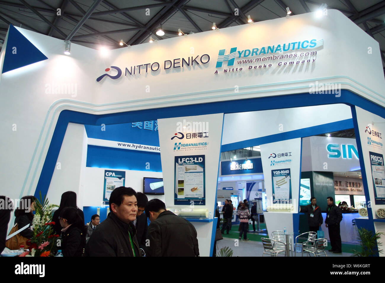 --FILE--People visit the of Japanese liquid crystal display film maker ...