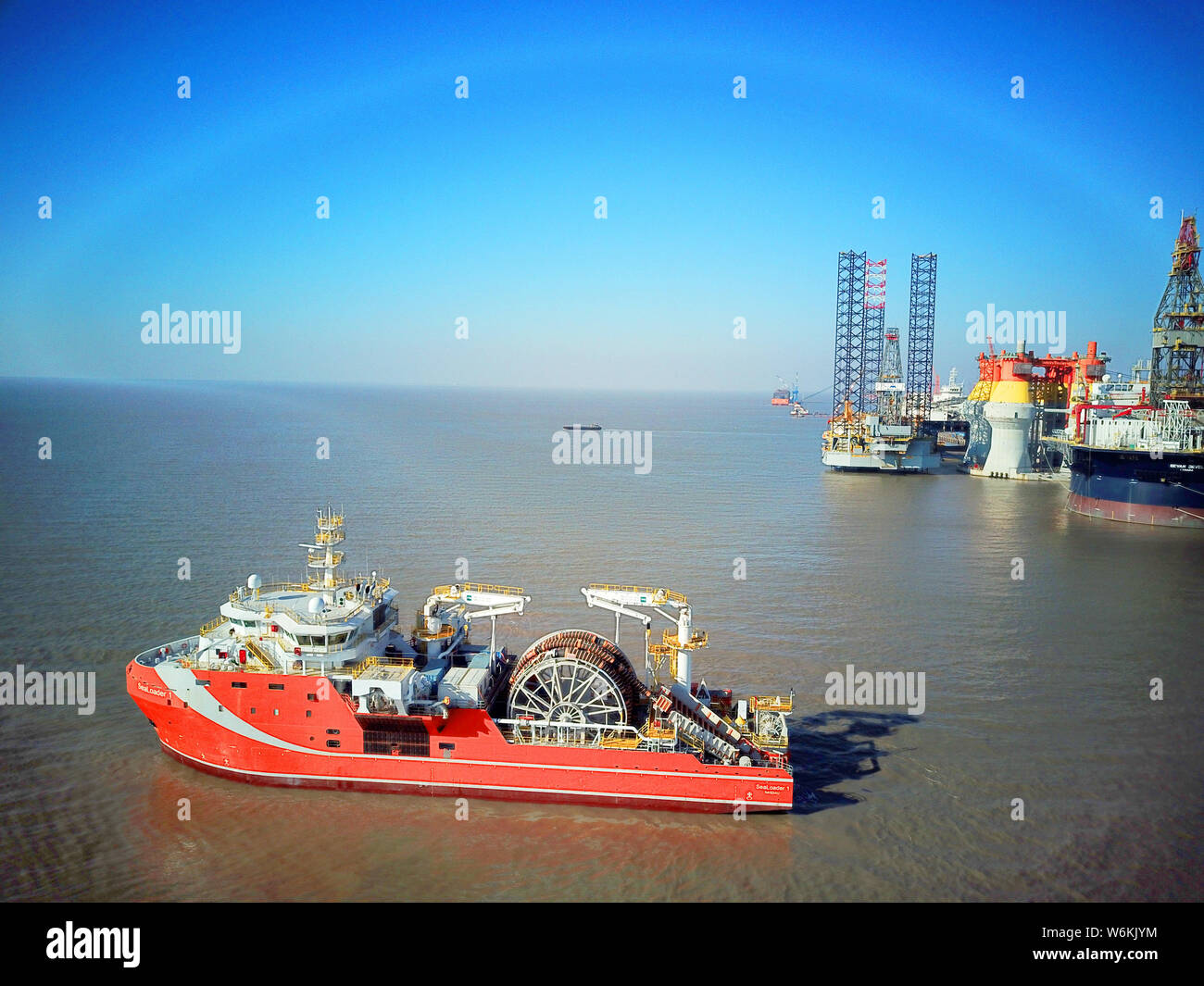 Aerial view of the world's first deep-sea dynamic positioning crude oil ...