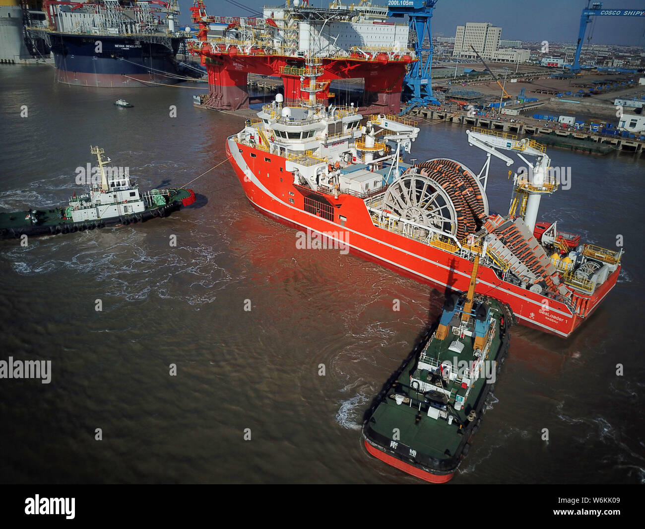 Aerial view of the world's first deep-sea dynamic positioning crude oil ...